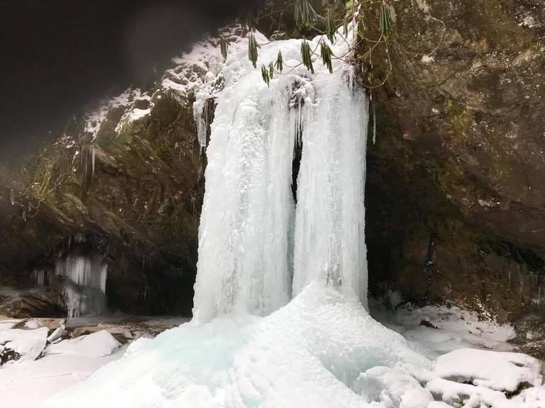 Top Frozen Waterfalls to visit in the Blue Ridge