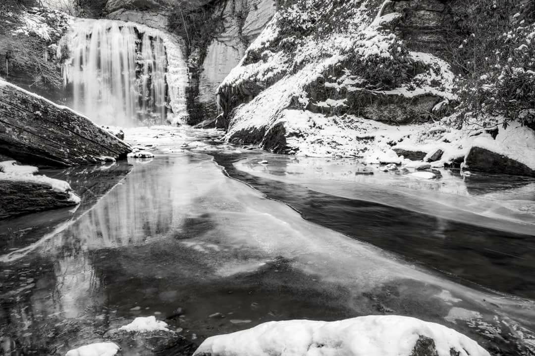 Top Frozen Waterfalls to visit in the Blue Ridge