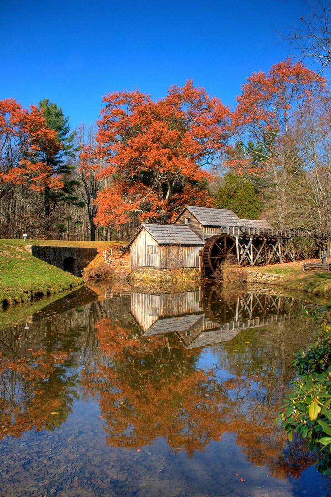 Blue Ridge Parkway – Top 22 Best Stops for Fall Color