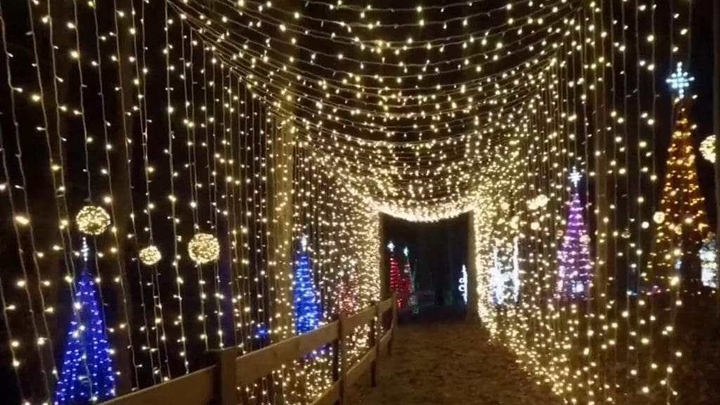 12 Great Places to See Christmas Lights in the Blue Ridge Mountains