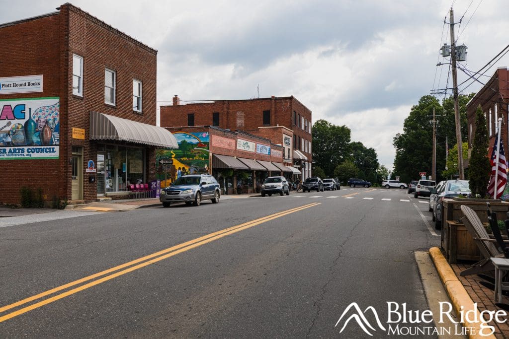 15+ Best Things to Do in Burnsville NC